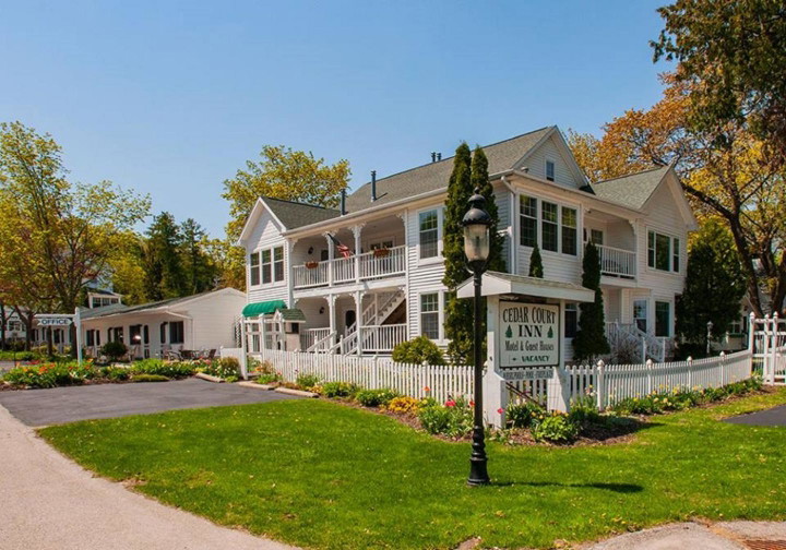 Cedar Court Inn - Door County, WI
