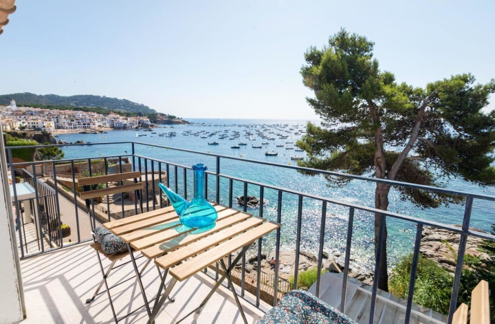 Precioso Apartamento En Primera Línea De Mar En Calella De Palafrugell - Palafrugell