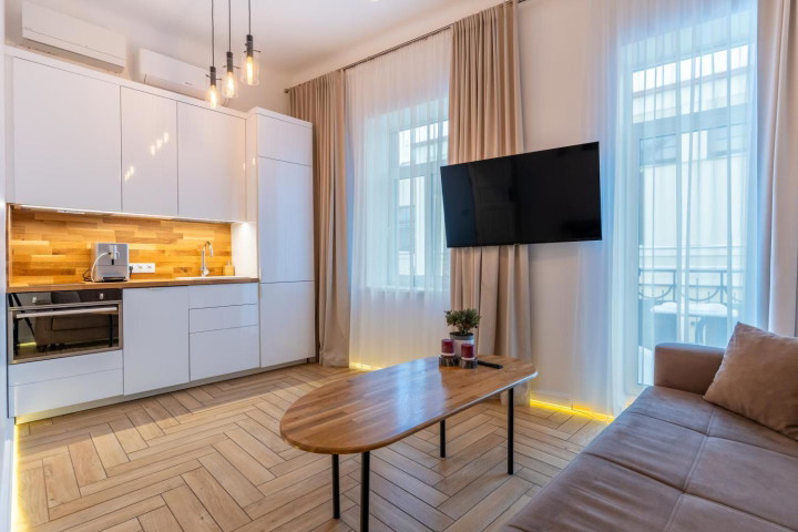 Picturesque Old Town Apartment With Charming Balcony - Belarus