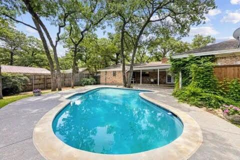 4-bedroom Home With Private Pool In Euless - Grapevine, TX