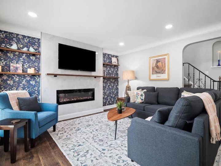 Stylish Home - Game Room - Wet Bar - Sleeps 9 - Outdoor - Shaker Heights, OH