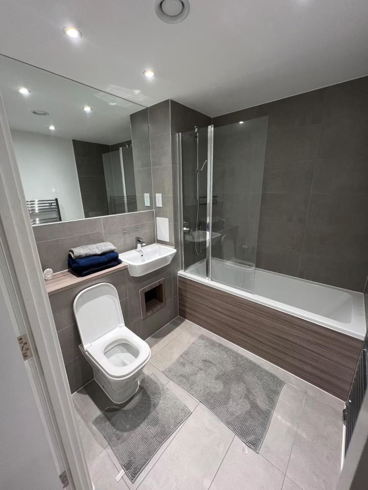 Cosy Barking Apartment With City Views - Dagenham