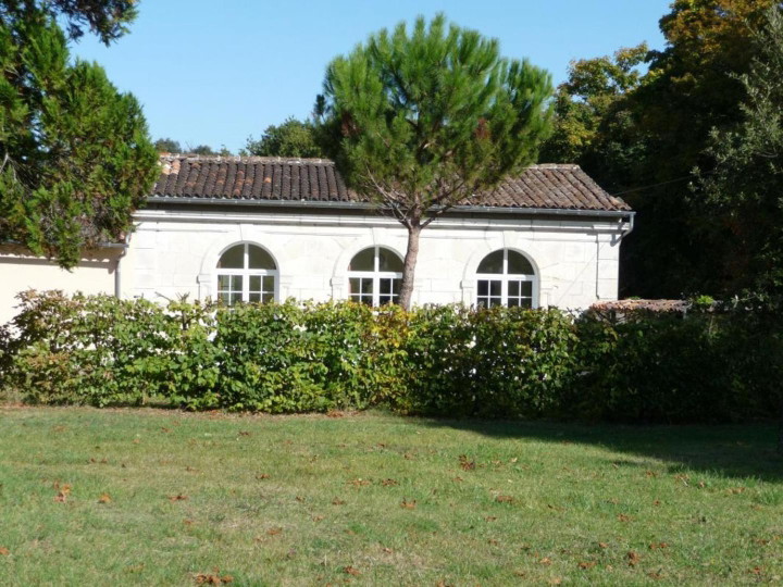 Gîte Paisible Avec Jardins Privatifs à Cognac, Proche Des Sentiers De Randonnée, Animaux Acceptés - Cognac