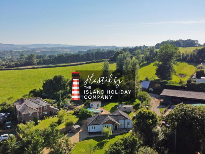 Adgestone Villa - A Luxurious Countryside Escape With Heated Pool, Near Sandown Beach, Dog Friendly In Rural Sandown - Perfect Getaway For Family & Friends - Isle of Wight
