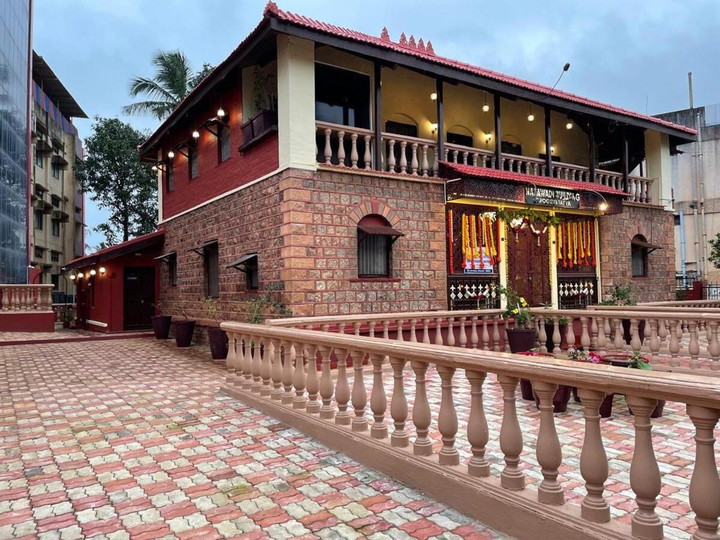 Heritage Arogenetatva Building Of 110 Years - Dharwad