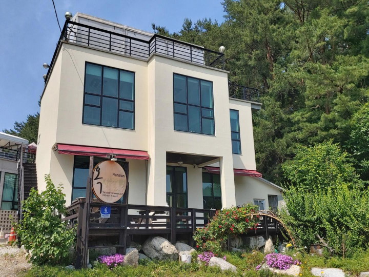 Rooftop Moonlight Pension - Gangneung-si