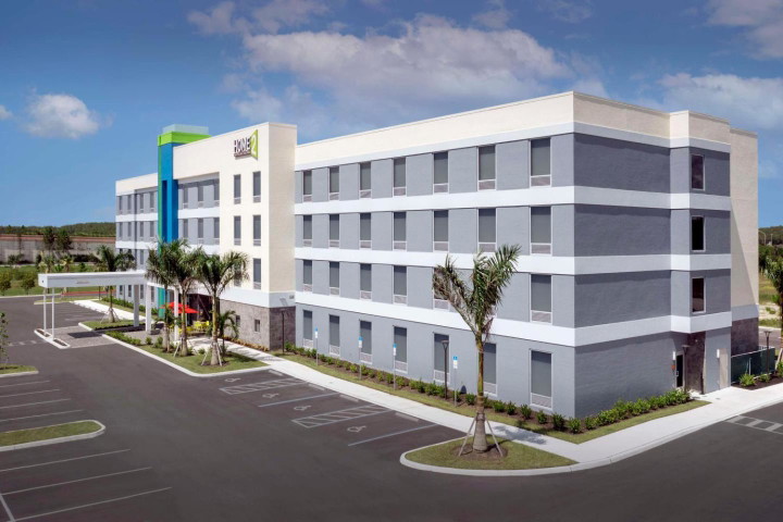 Home2 Suites By Hilton Fort Myers Airport - Fort Myers, FL