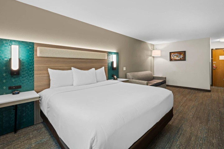Econo Lodge Inn & Suites Santa Fe South - Santa Fe, NM