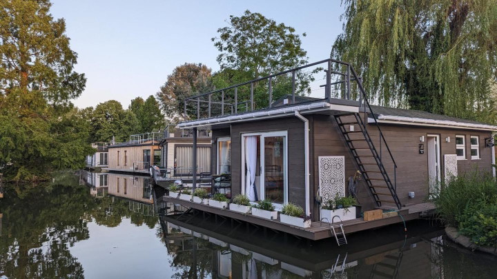 Tamanzi Taggs-floating Home On Idyllic Island - サービトン