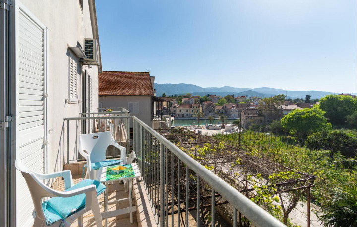 Awesome Apartment In Vrboska With Wifi - Stari Grad