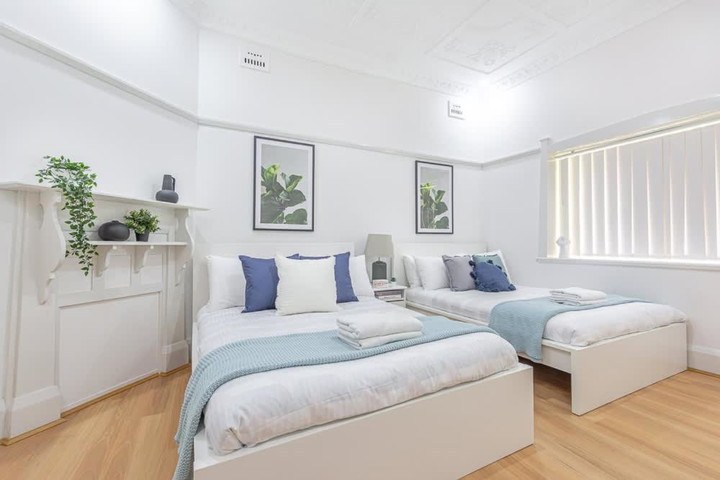 Comfortable Double Room With 2 Beds In Eastwood - Shared Bathroom - Burwood