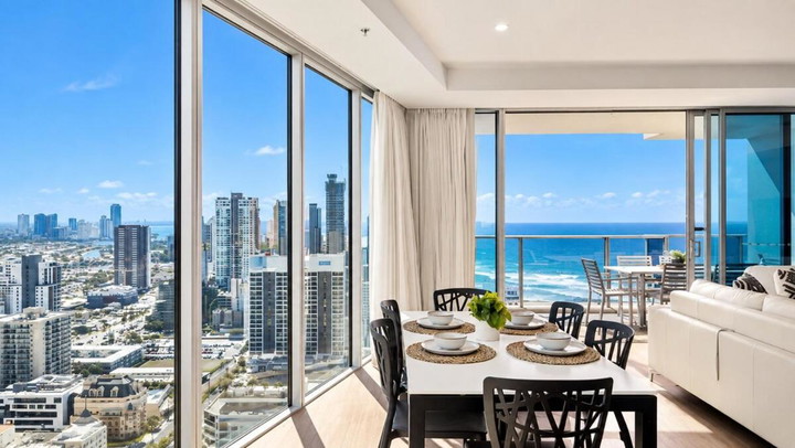 Level 31 Ocean Views - Hilton Precinct - Sleeps 8 & Babies - Surfers Paradise