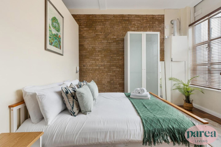 Parea Living - Spacious 3 Bed Flat, Canary Wharf Views With Parking - London, UK
