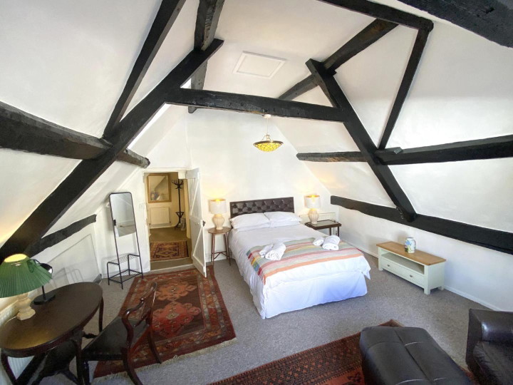 The Tetbury Loft - Characterful 3 Bedroom Town Centre Flat - Nailsworth