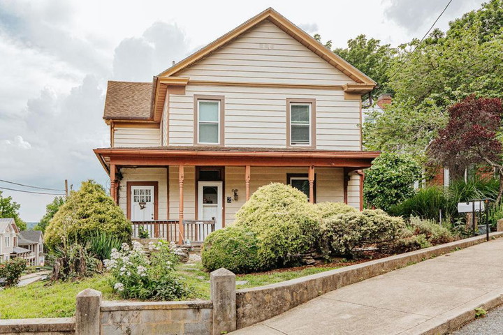 Oma's Garden Oasis - Staunton, VA