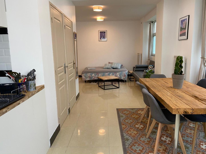 Large And Unique Souplex 60sqm, Well Located - Aubervilliers