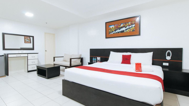 Reddoorz Plus At Evangelista Street Makati - Makati