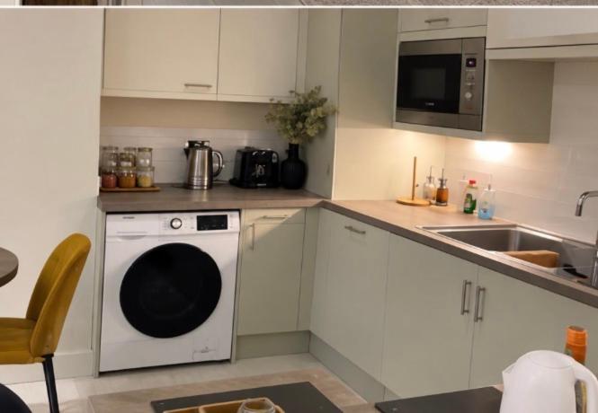 2 Bedroom Luxury Apartment - Newport