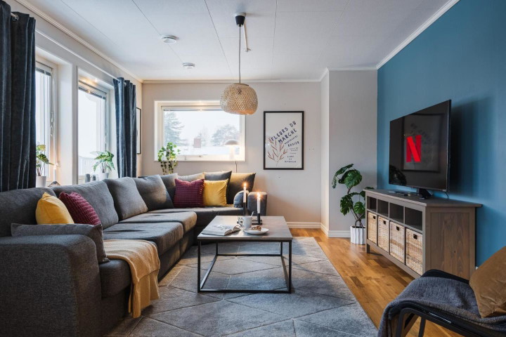 Guestly Homes - Spacious Top Floor 2br Residence - Luleå