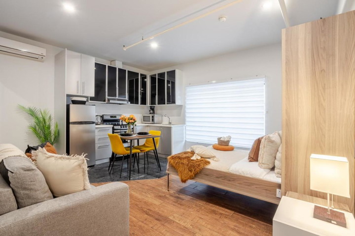Spacious Bishop Apartment –Prime Downtown Stay - Lasalle