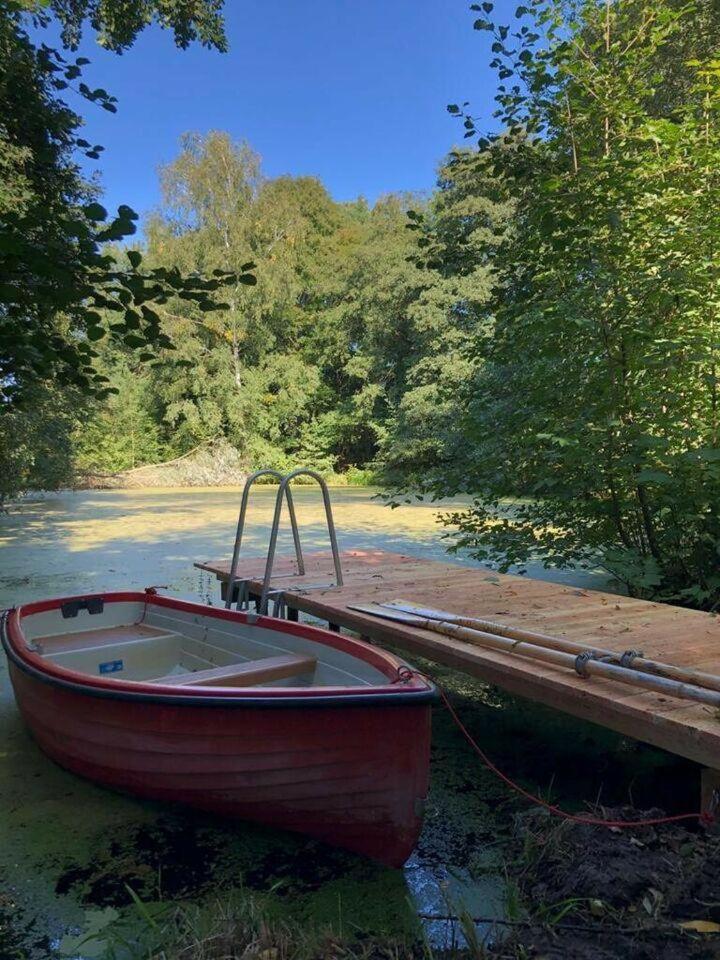 Kleines Ferienhäuschen Im Grünen Am Wasser - Ahrensburg