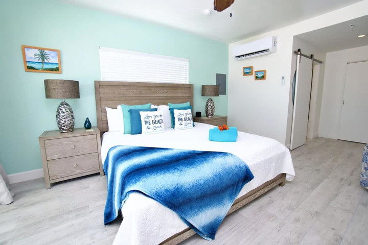 The Sunrise Oceanfront Studio Cottage In East End - Cayman Islands