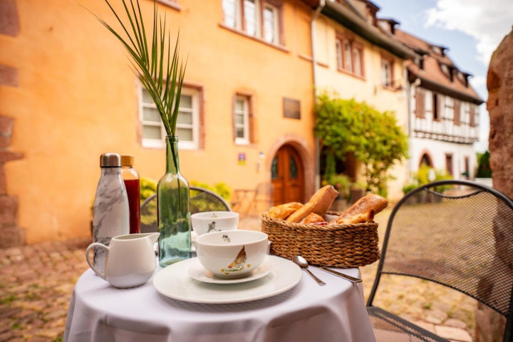 Maison Rebleuthof, Charme, Confort Et Authenticité Au Coeur De Riquewihr - Riquewihr