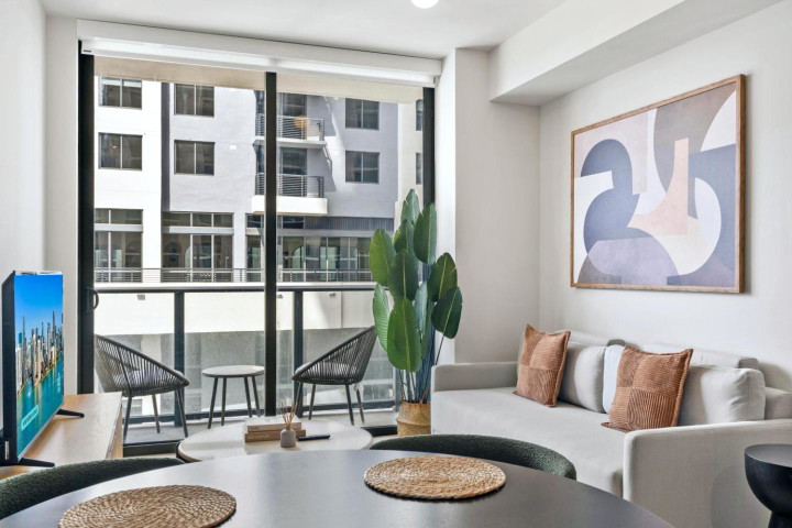Prime Location Condo Steps From Bayfront Park - Coral Gables, FL