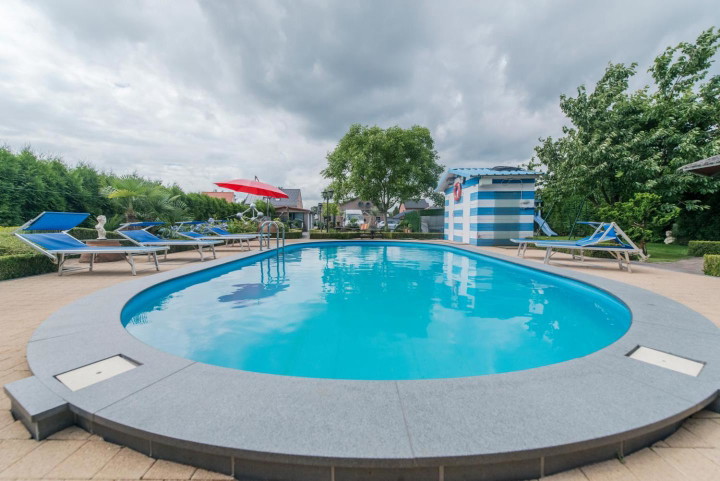B&b Casa Roman & Vakantiewoning Voor 1 Pers Tot Max 32 Personen - Genk