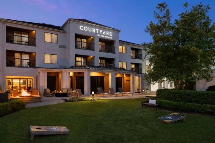 Courtyard By Marriott Greenville - Greenville, NC