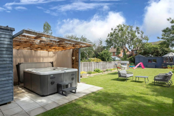 Charming 3 Bed Home In Churchdown With Hot Tub - Cheltenham