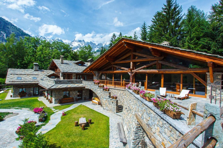 Au Coeur Des Neiges Resort Spa & Free E-bike - Courmayeur