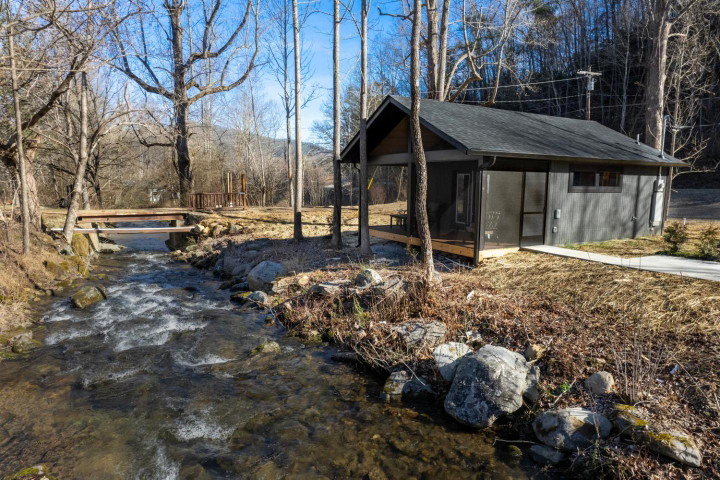 The Cottage At Greenbriar Creek - Pickleball Court, Creek, Wifi, Mountain Views, Starting At 79" - Cosby, TN