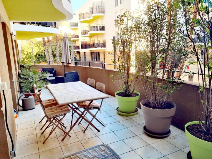 Grand Appartement Avec Garage Et Terrasse - Pérols