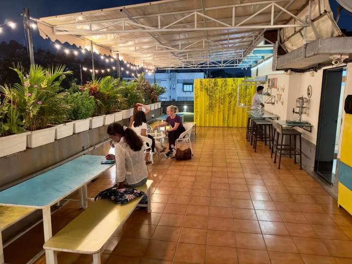 Locomo Hostel Og - Stay Work Eat - Mumbai