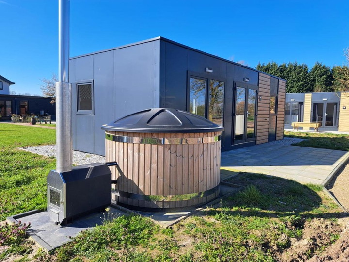 Cube 97 I 4 Persoons Chalet Met Hottub - Zaltbommel