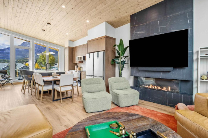 Scenic Views In A Luxurious Townhouse - Canmore