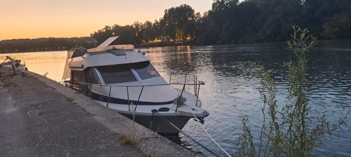 Bateau à Quai Rival - Avignon