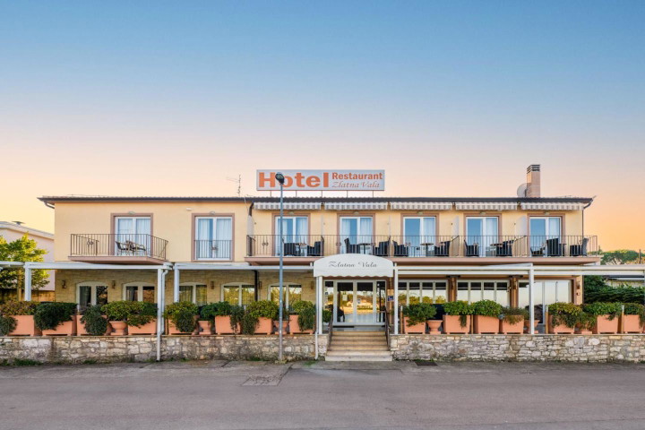 Hotel Zlatna Vala - Umag