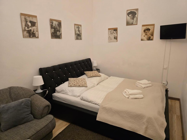 Budapest B&b Bed And Breakfast - Budapest