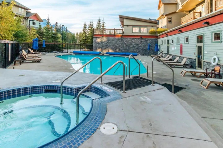 Renovated 2br Condo, Ac, Pool, Hot Tub, Pets Ok! - Canmore