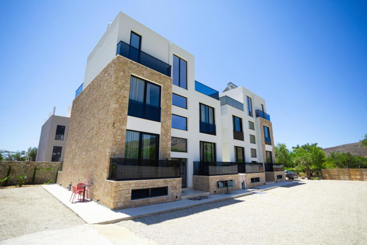 Emili Premium Residence - Qeparo