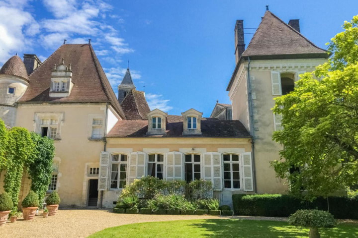 Charming 14th Century Village Chateau With Gardens And Outdoor Pool - Dordogne