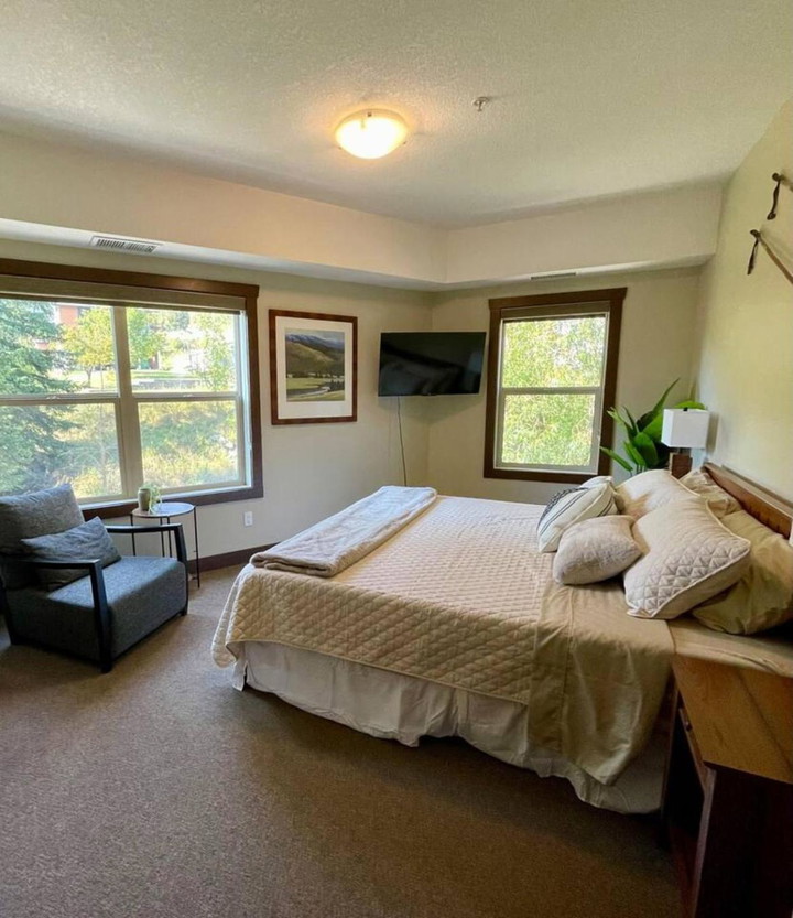 2 Bed 2 Bath With Fire Place - Fernie