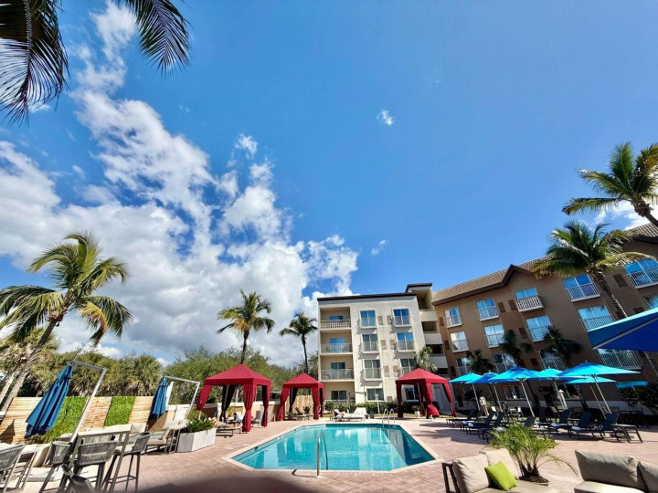 Holiday Inn Express & Suites Naples Downtown - 5th Avenue By Ihg - Naples, FL