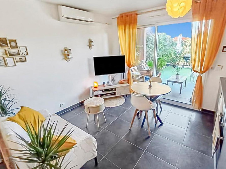 Fabron Studio Et Résidence De Luxe Avec Piscine - Hotel Ibis Budget Nice Palais Nikaia