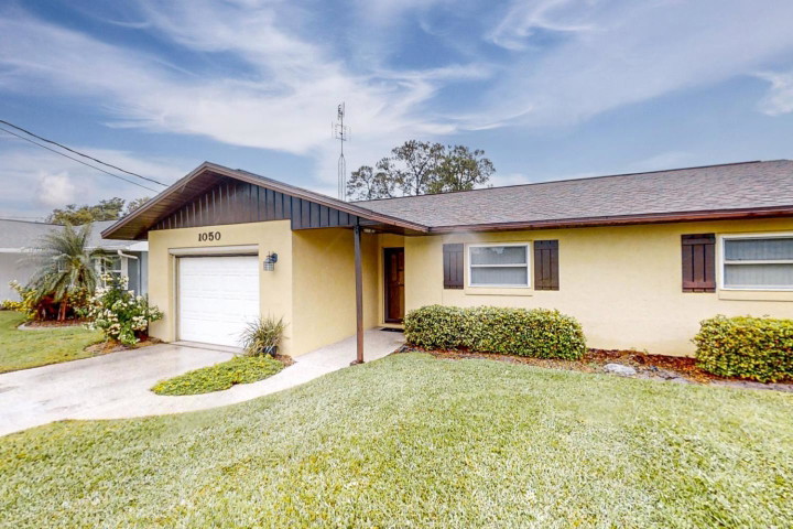 Dog-friendly Canal-front Home Near Lake Jackson With Water Views, Grill, Firepit - Sebring, FL
