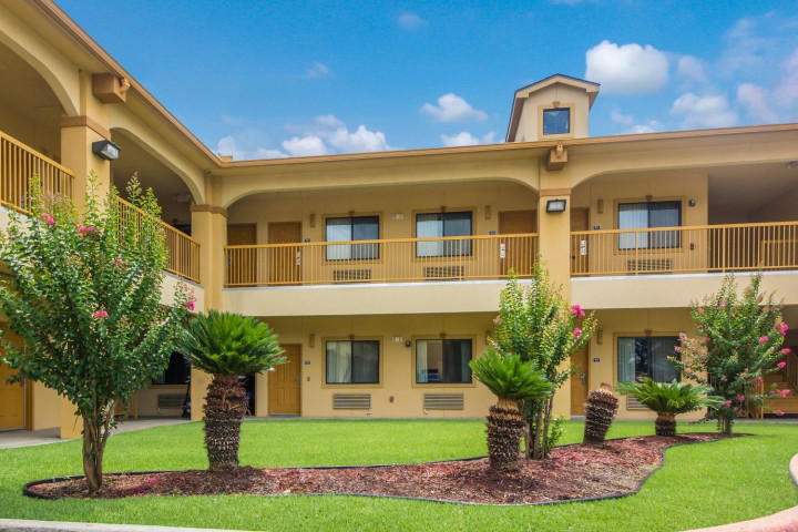 Americas Best Value Inn & Suites Tomball - 