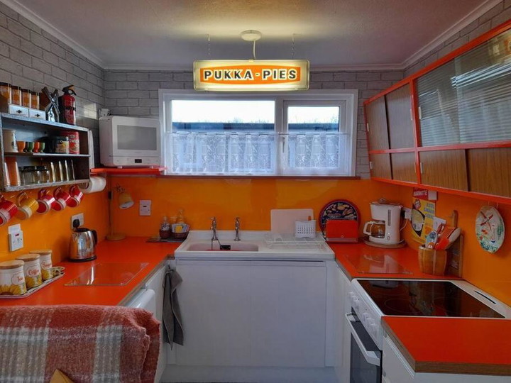 'Retro Retreat' Holiday Chalet In The Norfolk Broads - 