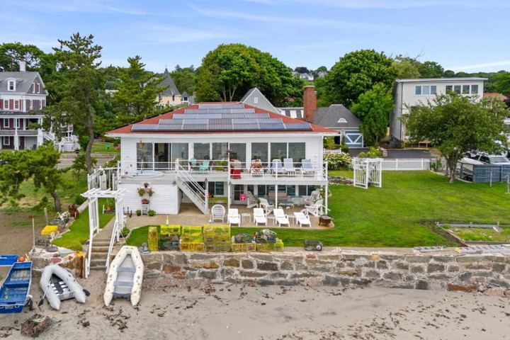 Coastal Charm Lobster Chato - Salem, MA